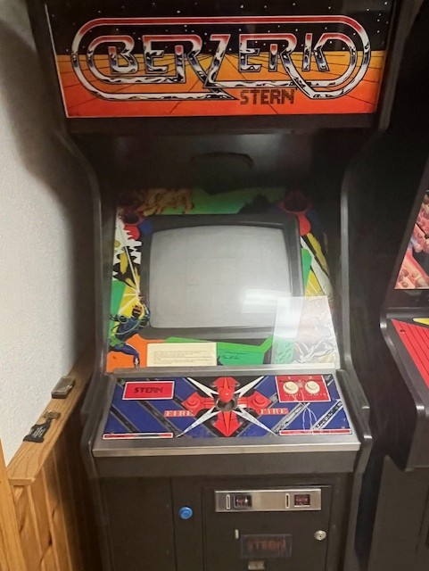 Full Size Arcade Game - Berzerk